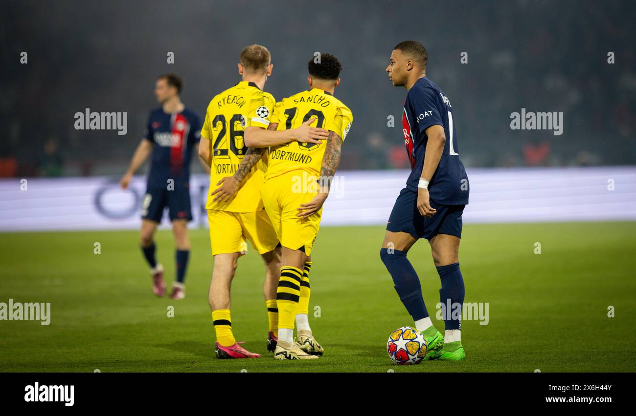 Paris, Frankreich. Mai 2024. Kylian Mbappe (Paris) Julian Ryerson (BVB ...
