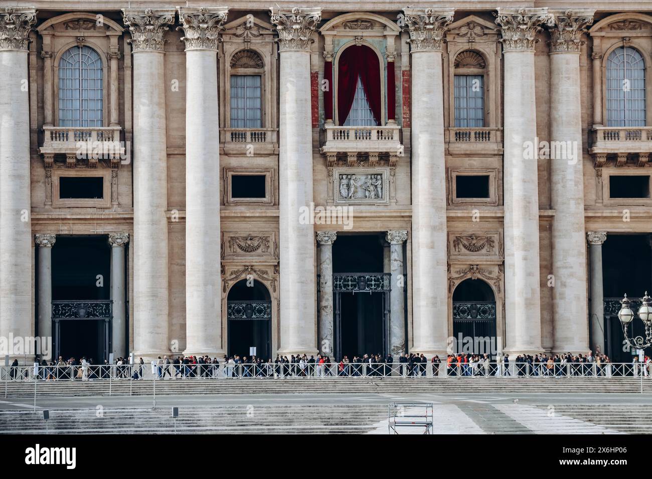 Die päpstliche Basilika St. Peter im Vatikan oder einfach nur der ...