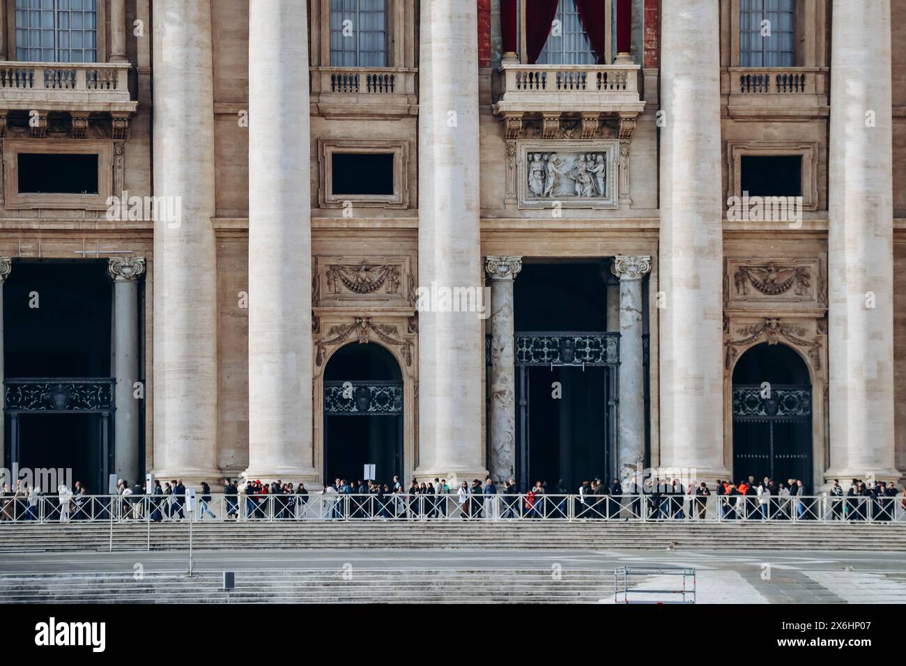 Die päpstliche Basilika St. Peter im Vatikan oder einfach nur der ...