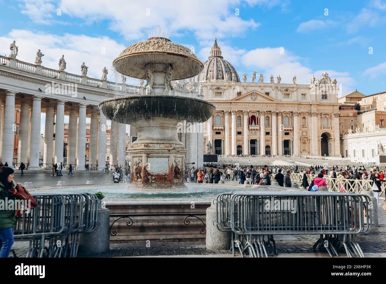 Die päpstliche Basilika St. Peter im Vatikan oder einfach nur der ...