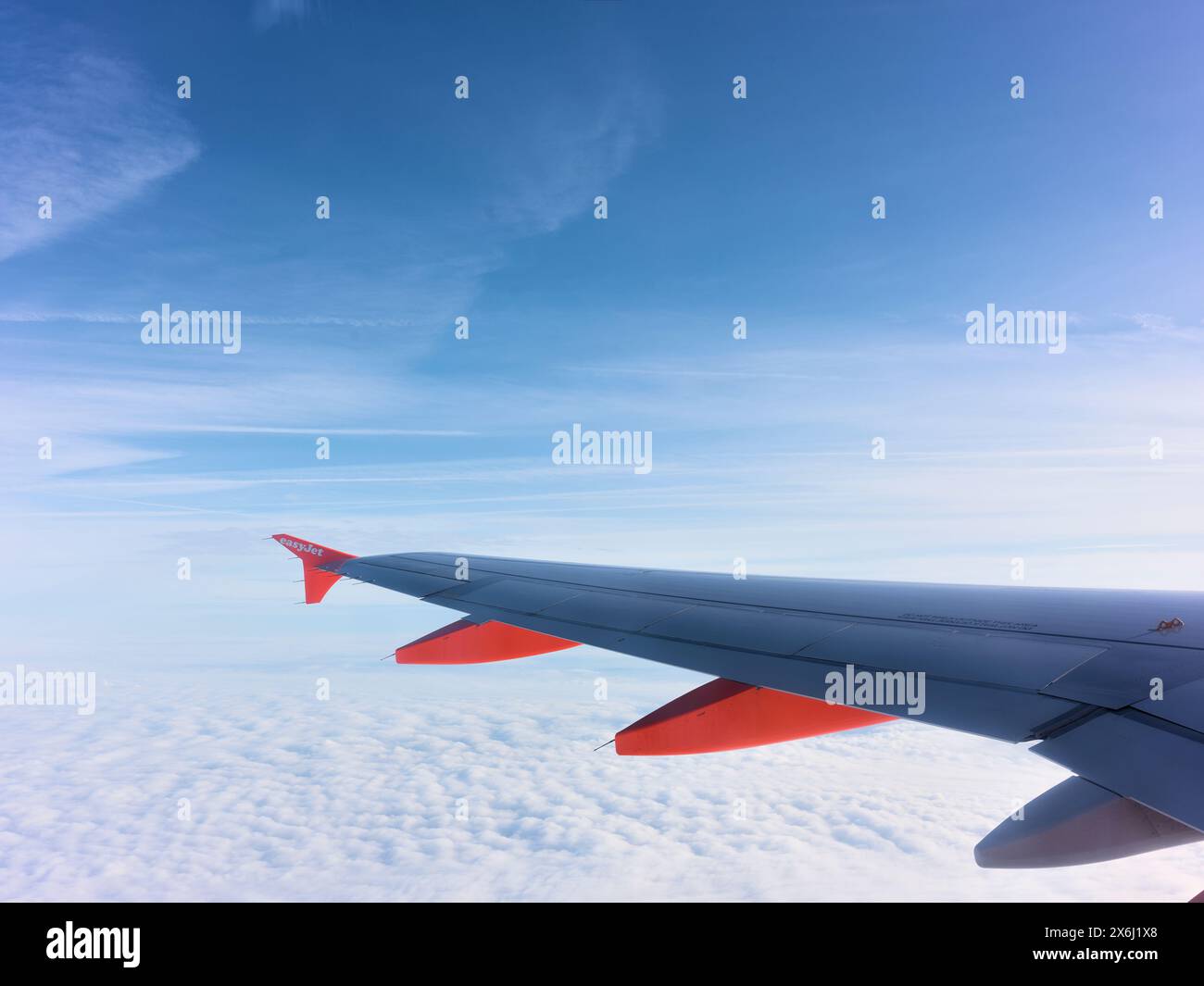 Easyjet cloud -Fotos und -Bildmaterial in hoher Auflösung – Alamy