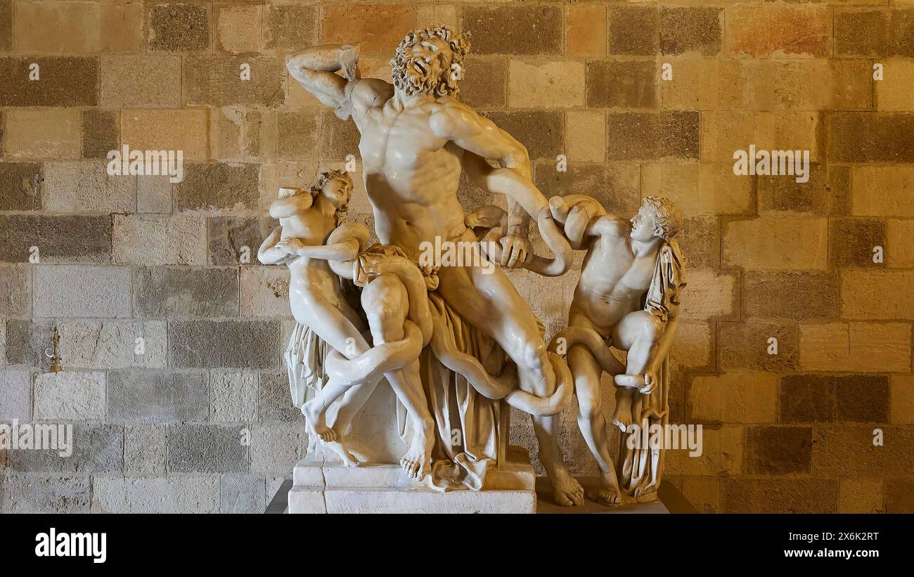 Dynamische szene mythologischer figuren -Fotos und -Bildmaterial in ...