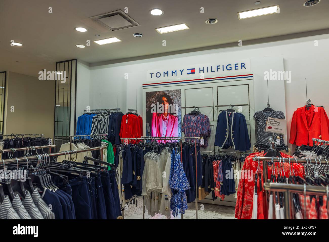 Tommy hilfiger outlet store Fotos und Bildmaterial in hoher Auflosung Alamy