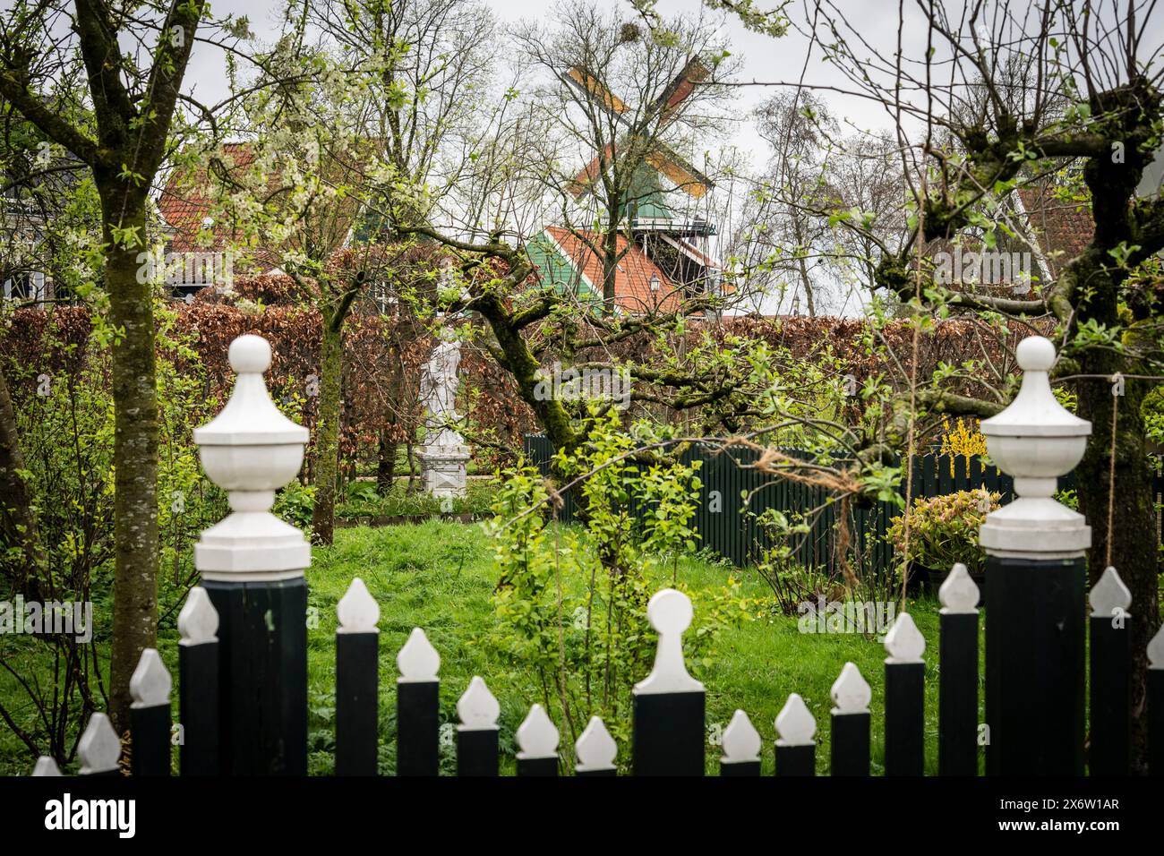 Zaanse Schans, typische traditionelle Häuser neben dem Kanal, Gemeinde ...