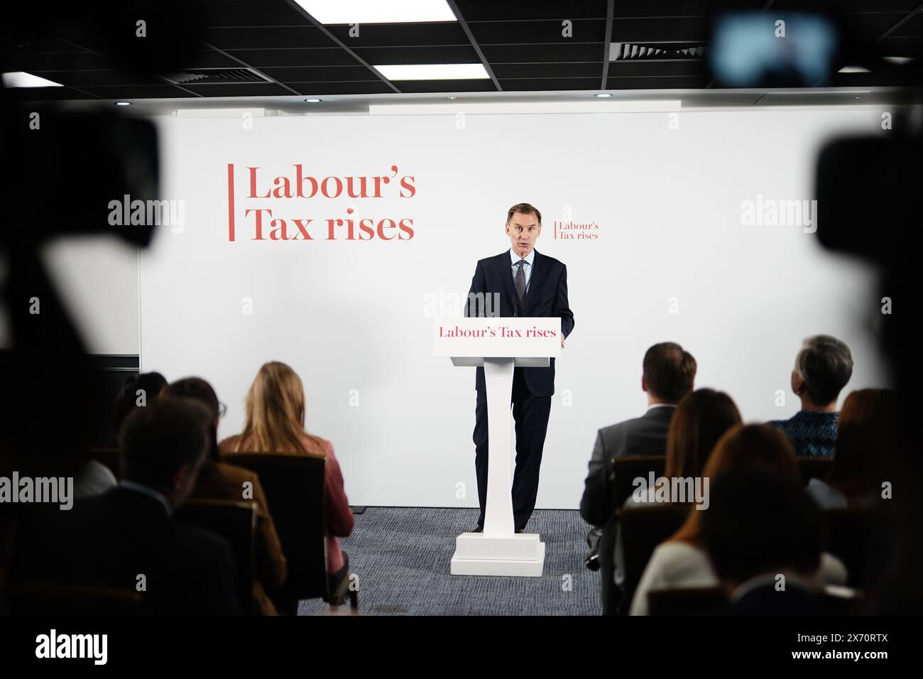 Bundeskanzler Jeremy Hunt hält eine Rede über die Wirtschaft in der One ...