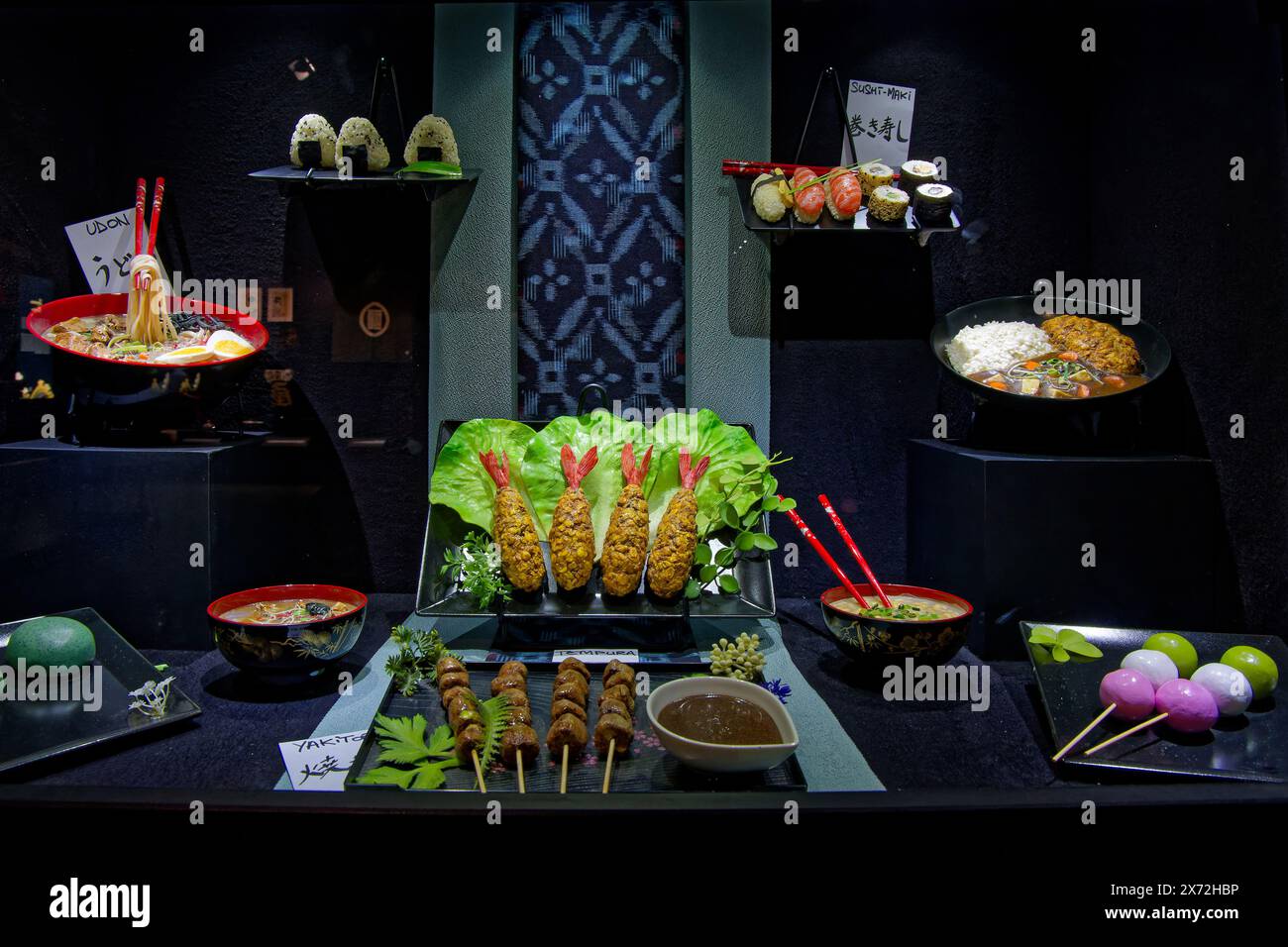 LYON, FRANKREICH, 15. Mai 2024: Traditionelle japanische Gerichte werden in der Ausstellung ...