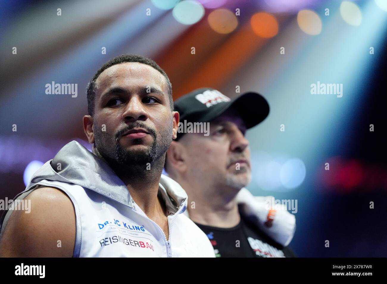 Michael Seitz (links) vor dem Cruiserweight-Kampf gegen David Nyika in ...