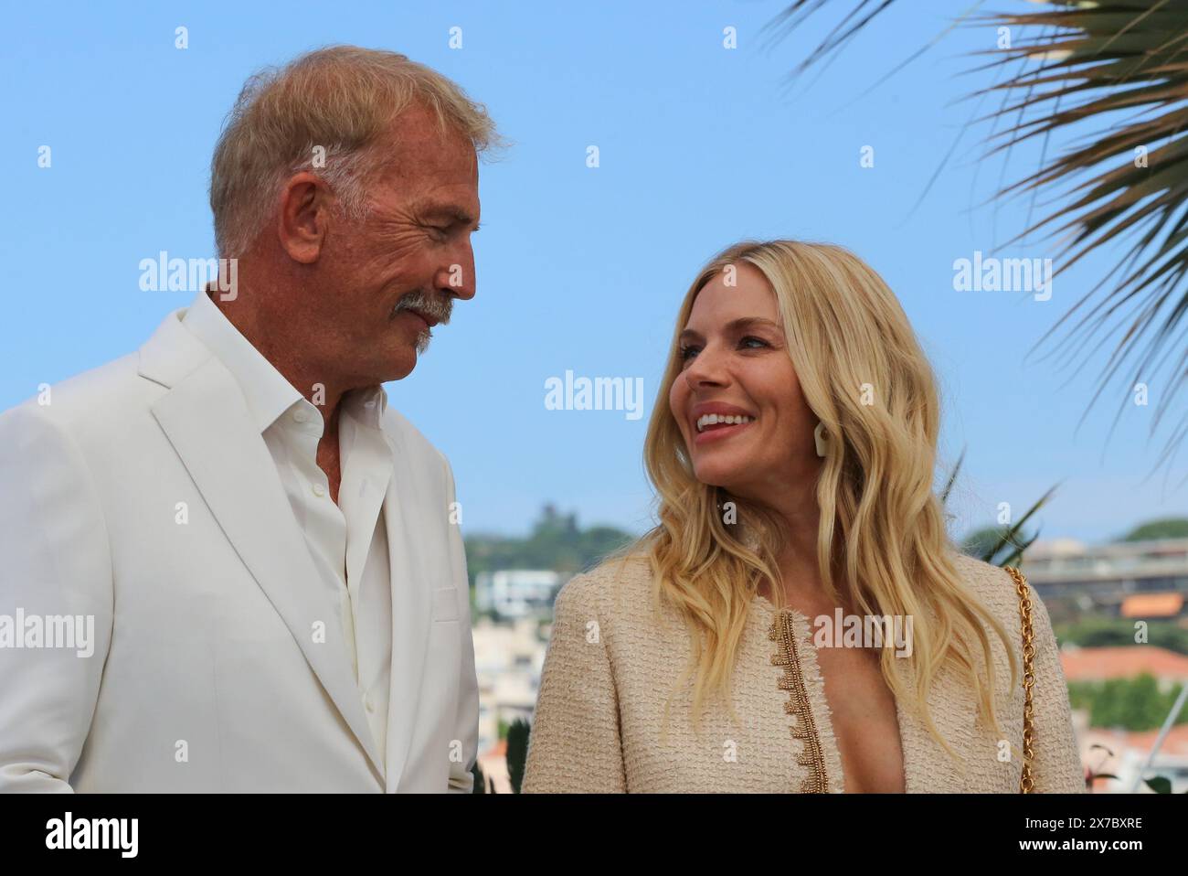 Cannes, Frankreich. Mai 2024. Kevin Costner und Sienna Miller at the ...
