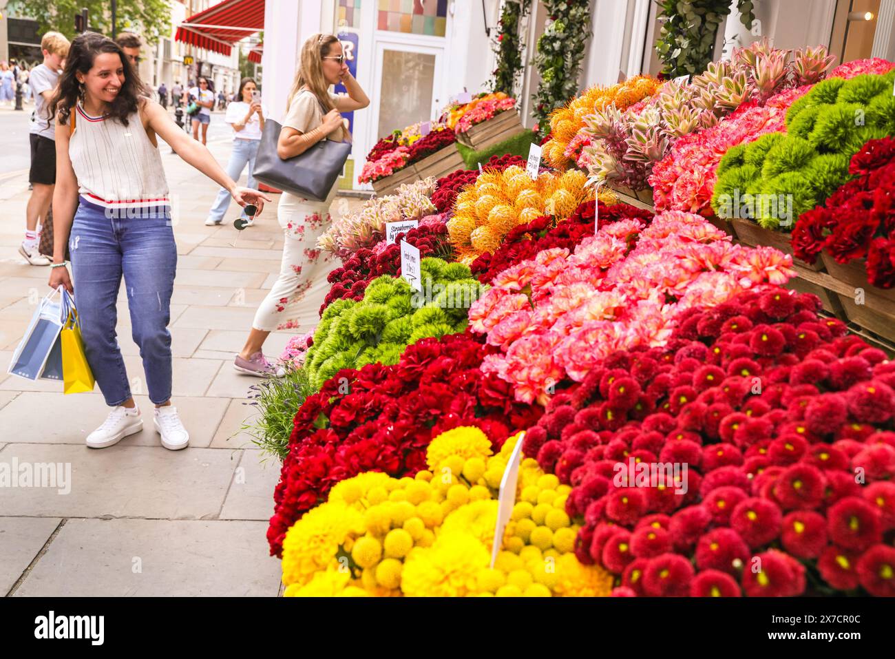London, Großbritannien. Mai 2024. In Varley werden Blumen so gestaltet ...