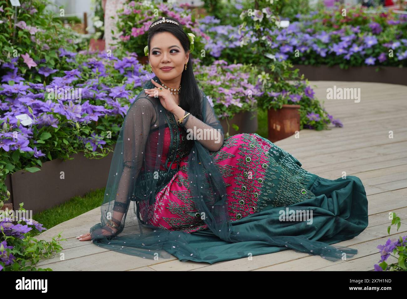 Tänzerin Michelle Ko posiert in der Raymond Evison Show im Grand ...