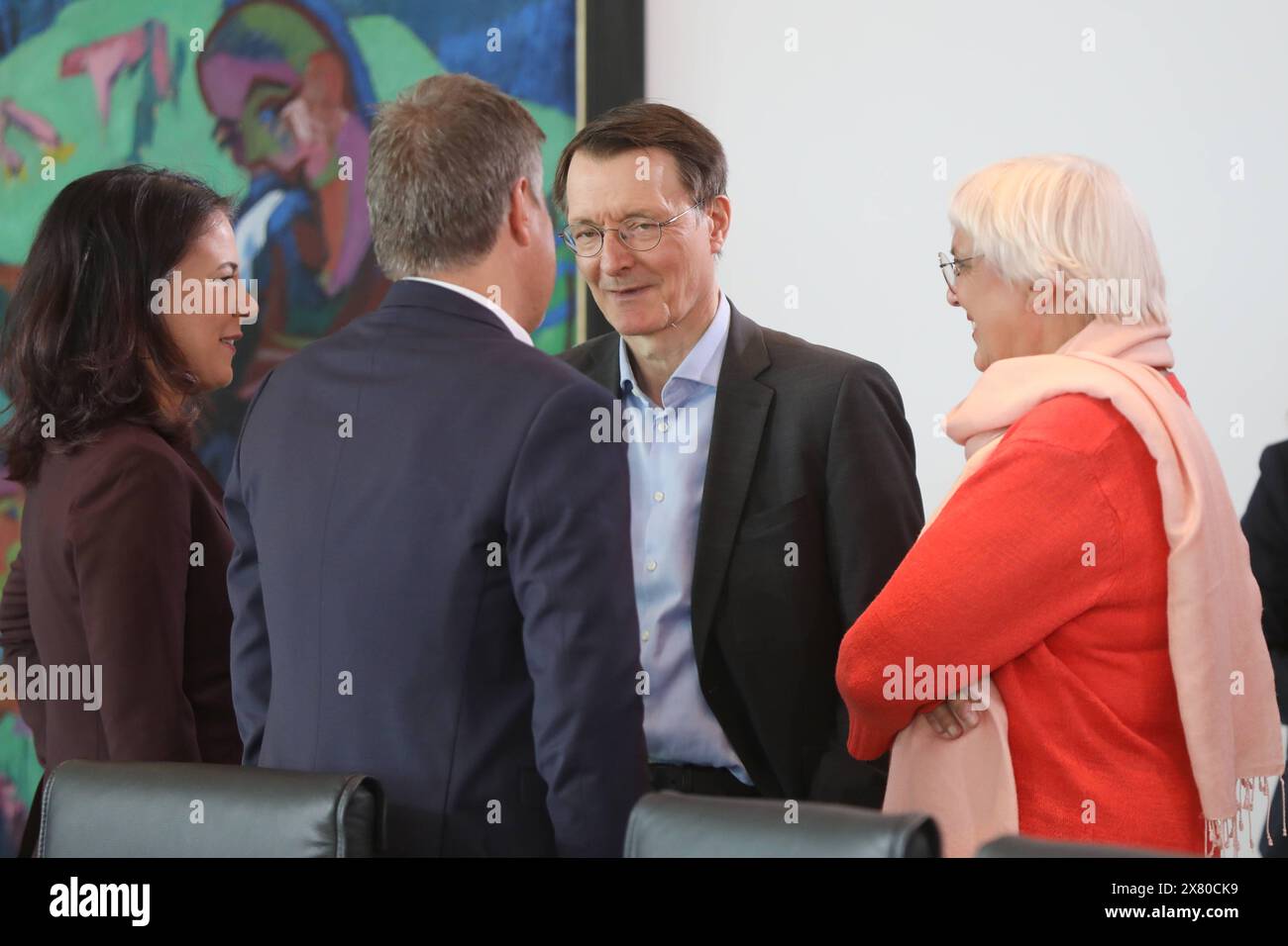 Berlin, Deutschland, 22.05.2024: Bundeskanzleramt: 101. Kabinettssitzung: L-R: Annalena Baerbock ...