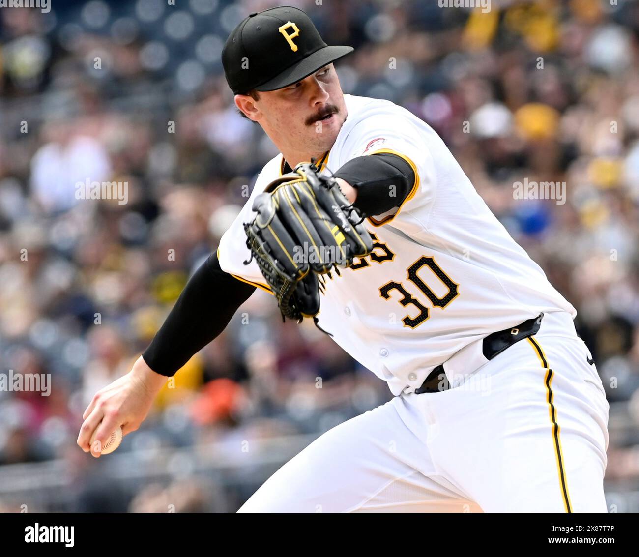 Pittsburgh, Usa. Mai 2024. Pittsburgh Pirates Pitcher Paul Skenes wirft ...