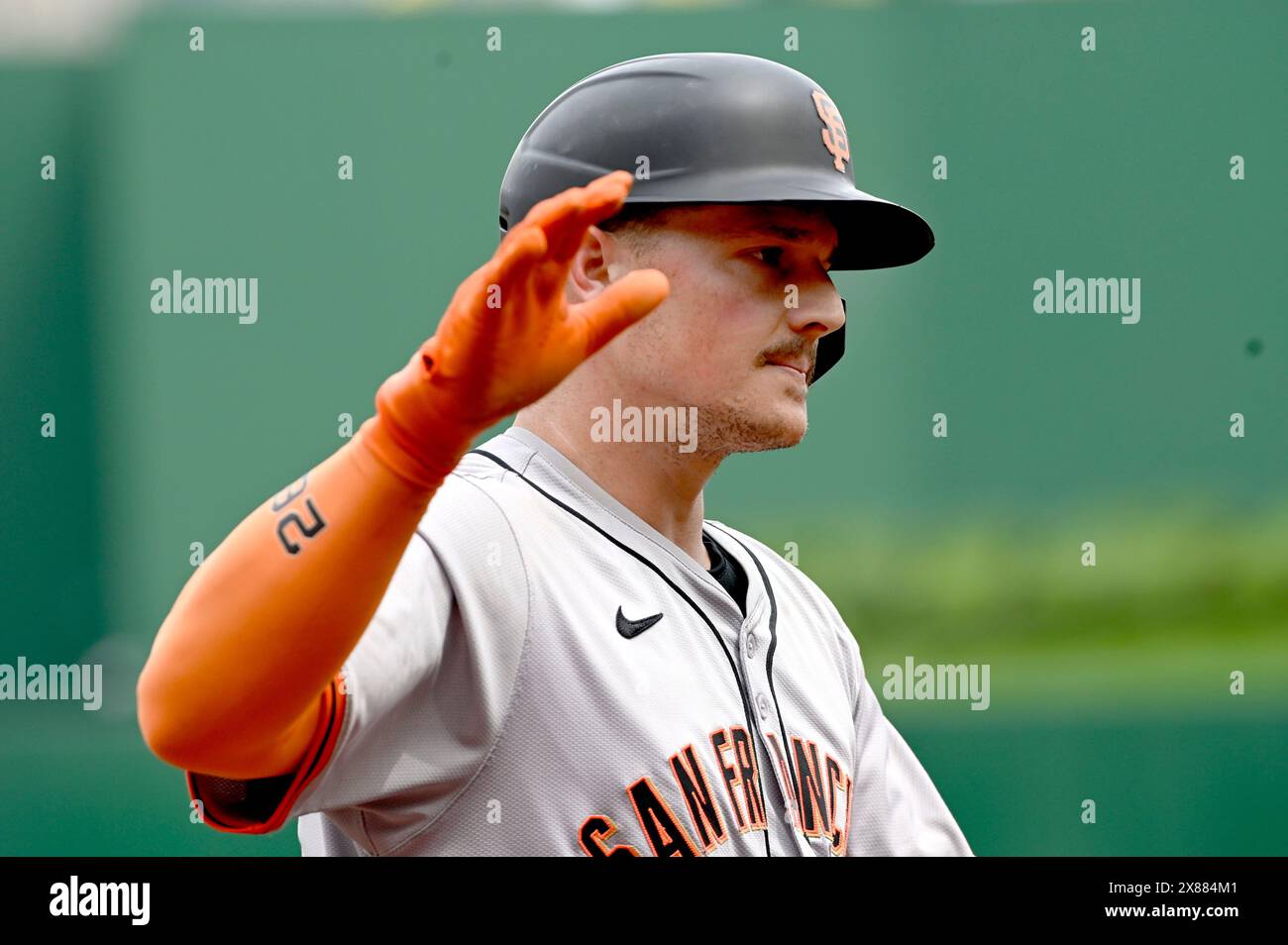 Pittsburgh, Usa. Mai 2024. Matt Chapman (26) feiert am Donnerstag, den ...