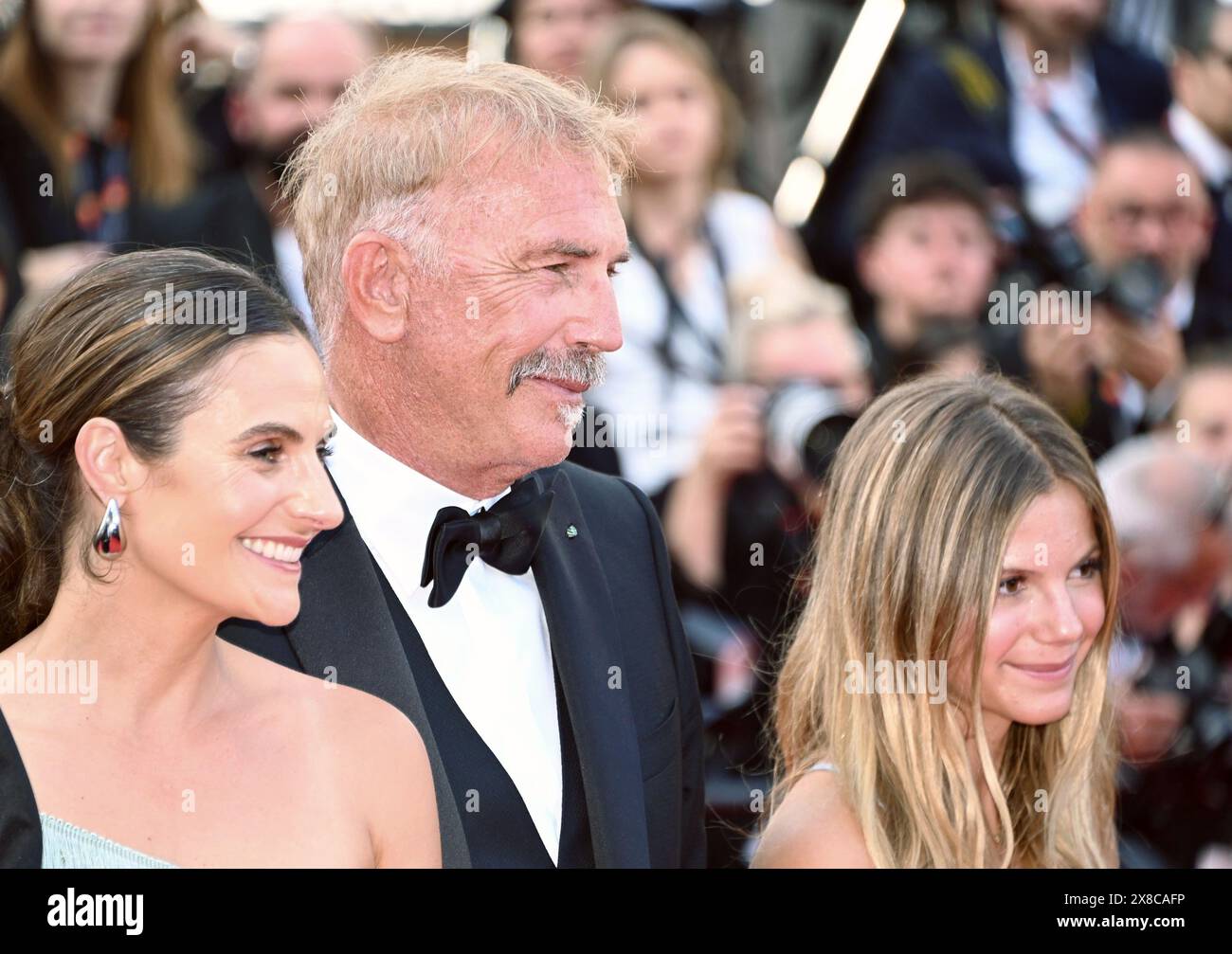 Annie Costner, Kevin Costner, Grace Avery Costner 'Horizon: An American ...