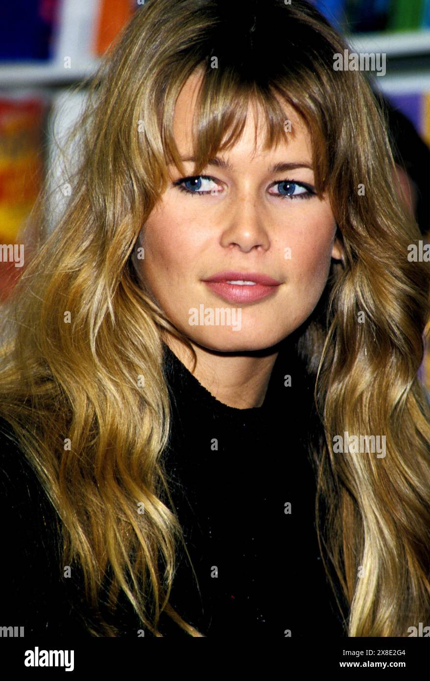 Claudia schiffer 1993 -Fotos und -Bildmaterial in hoher Auflösung – Alamy