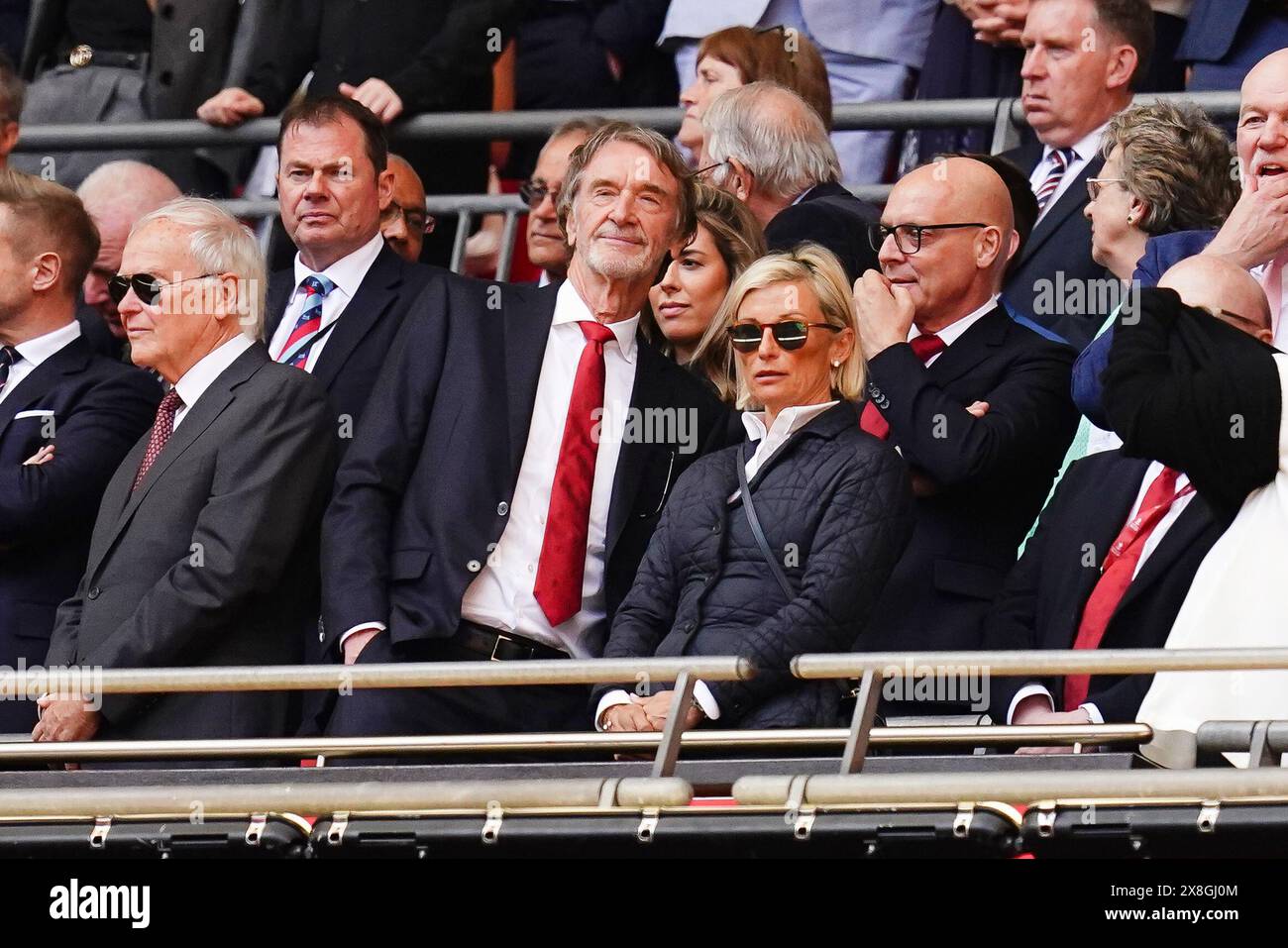 Sir Jim Ratcliffe in der Tribüne beim Finale des Emirates FA Cup im ...