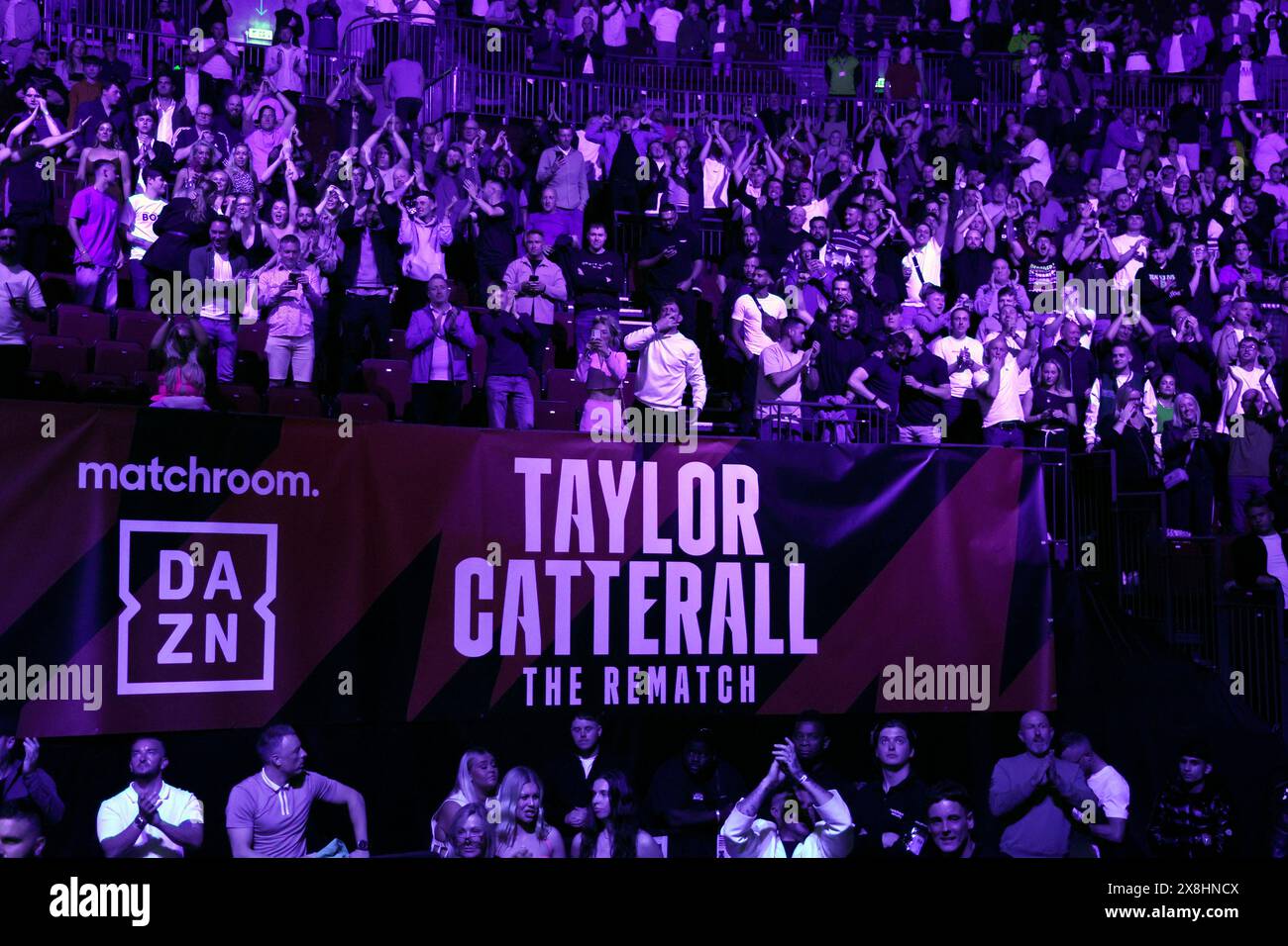 Ein allgemeiner Blick auf die Menge nach dem Kampf zwischen Josh Taylor ...