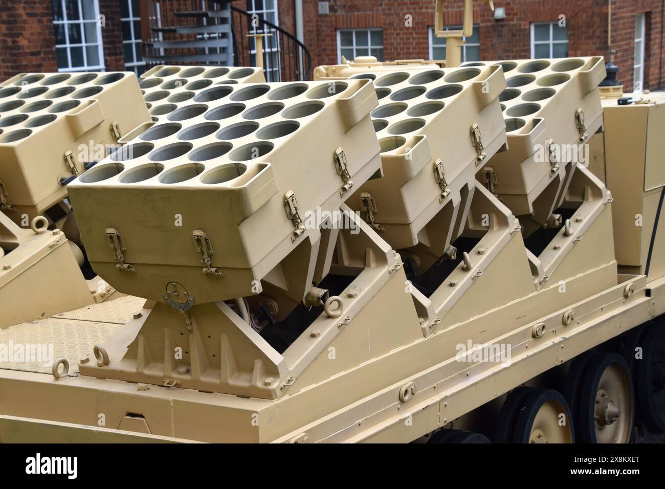 Ein Prototyp des Shielder VLSMS (Vehicle Launch Scatterable Mine System ...