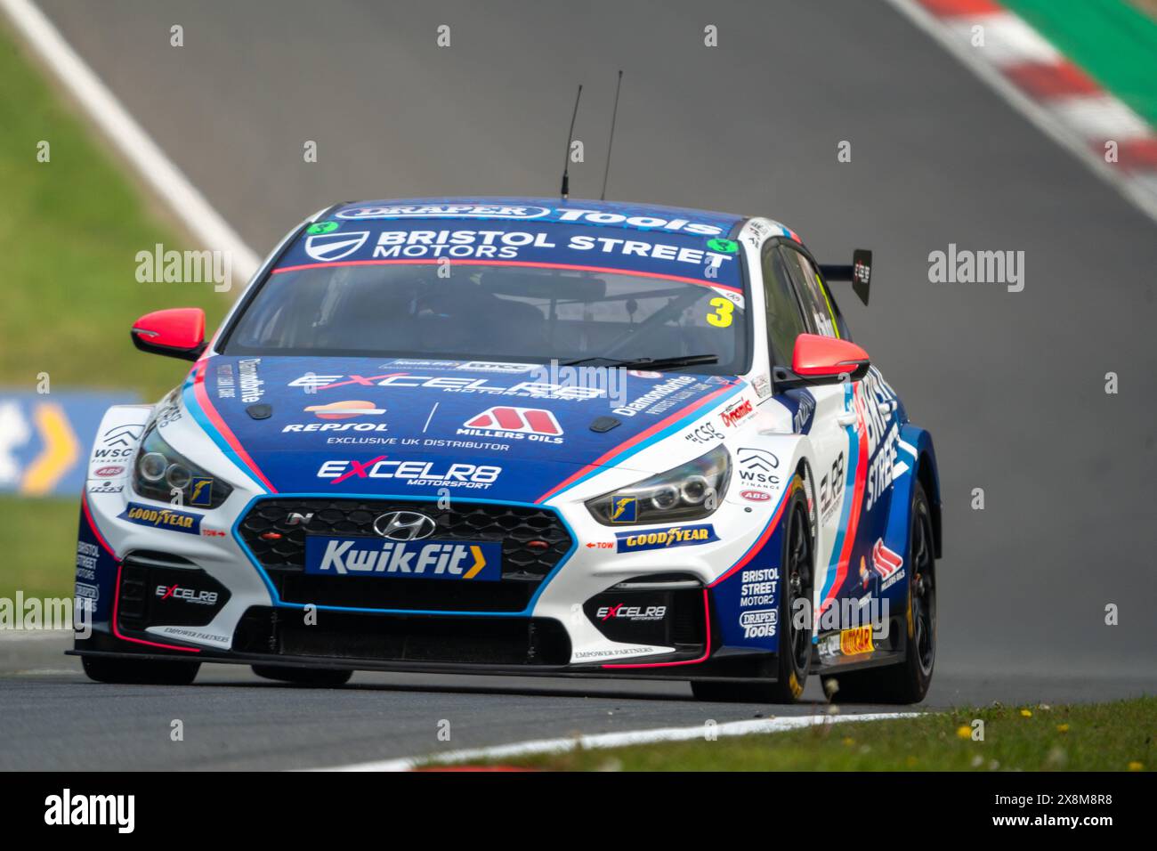 Sevenoaks, Kent - 11. Mai 2024: Tom Chilton 3 Excelr8 Motorsport FP1 ...