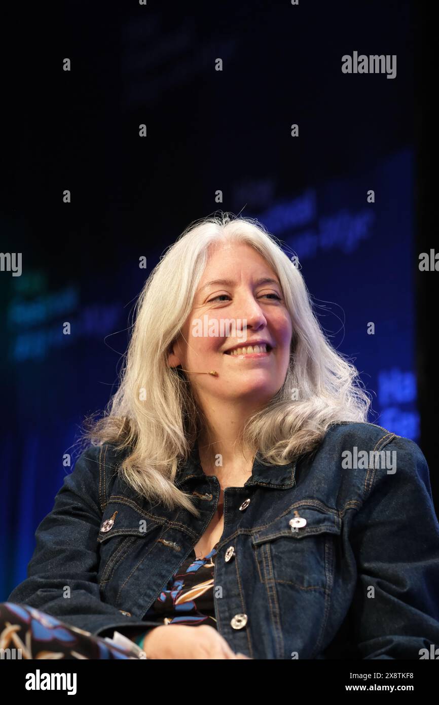 Josephine quinn -Fotos und -Bildmaterial in hoher Auflösung – Alamy