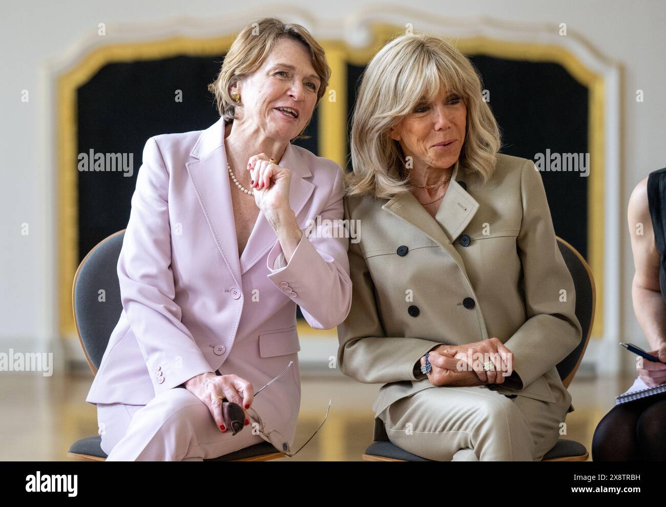 Dresden, Deutschland. Mai 2024. Brigitte Macron (r), Ehefrau des ...