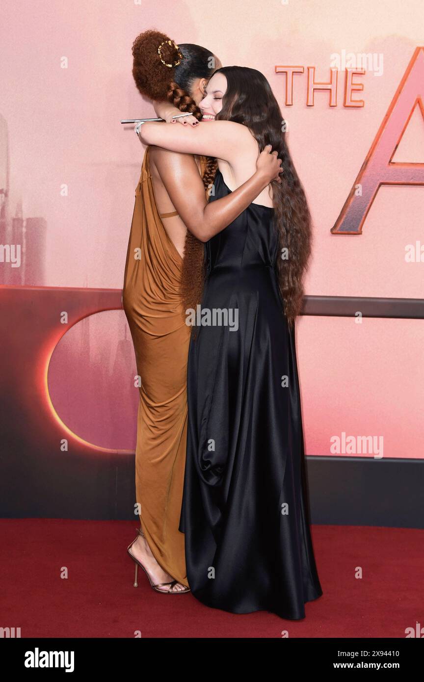 AMANDLA Stenberg und Dafne Keen bei der Premiere der Disney Serie Star ...