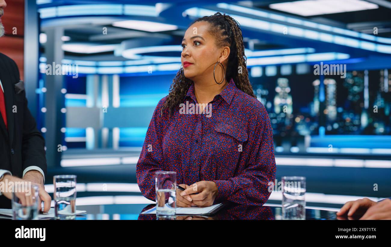 Talk Show TV-Programm: Porträt der schwarzen Frau Expertin streitet mit ...