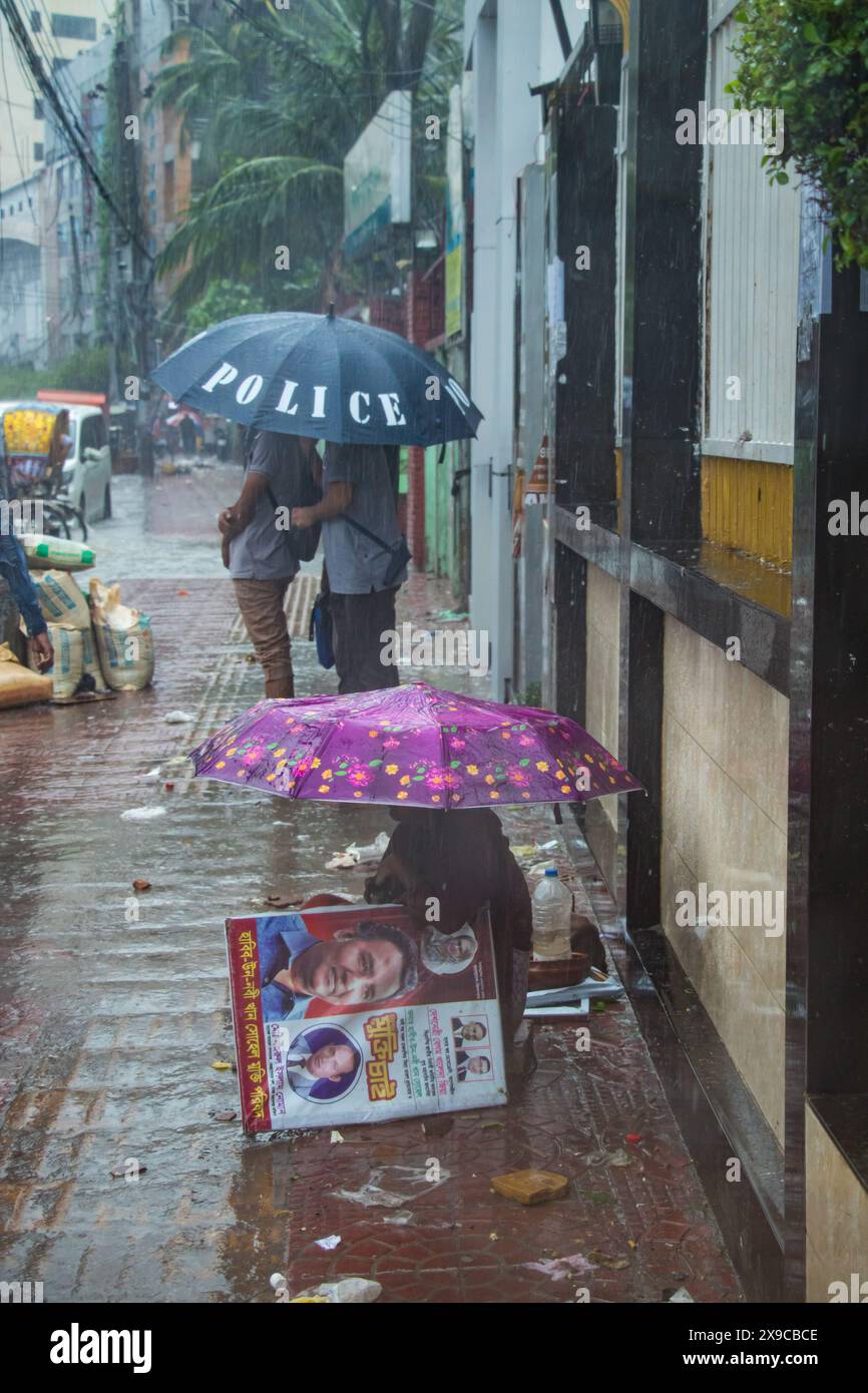 Der Zyklon Remal verursachte starke Regenfälle, Überschwemmungen und ...