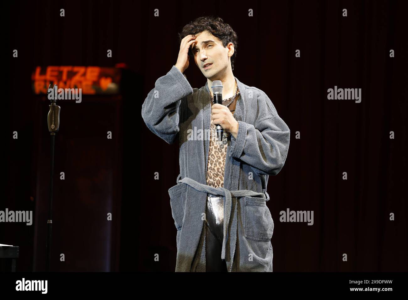 Uraufführung, CIAO, von und mit Emre AksÄzoÄülu, Knut Berger, Jonas ...