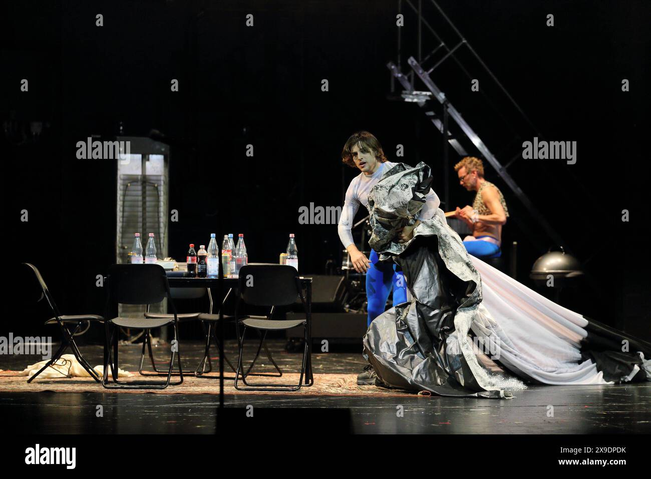 Jonas Dassler und Knut Berger, v.l., während der Fotoprobe für das ...