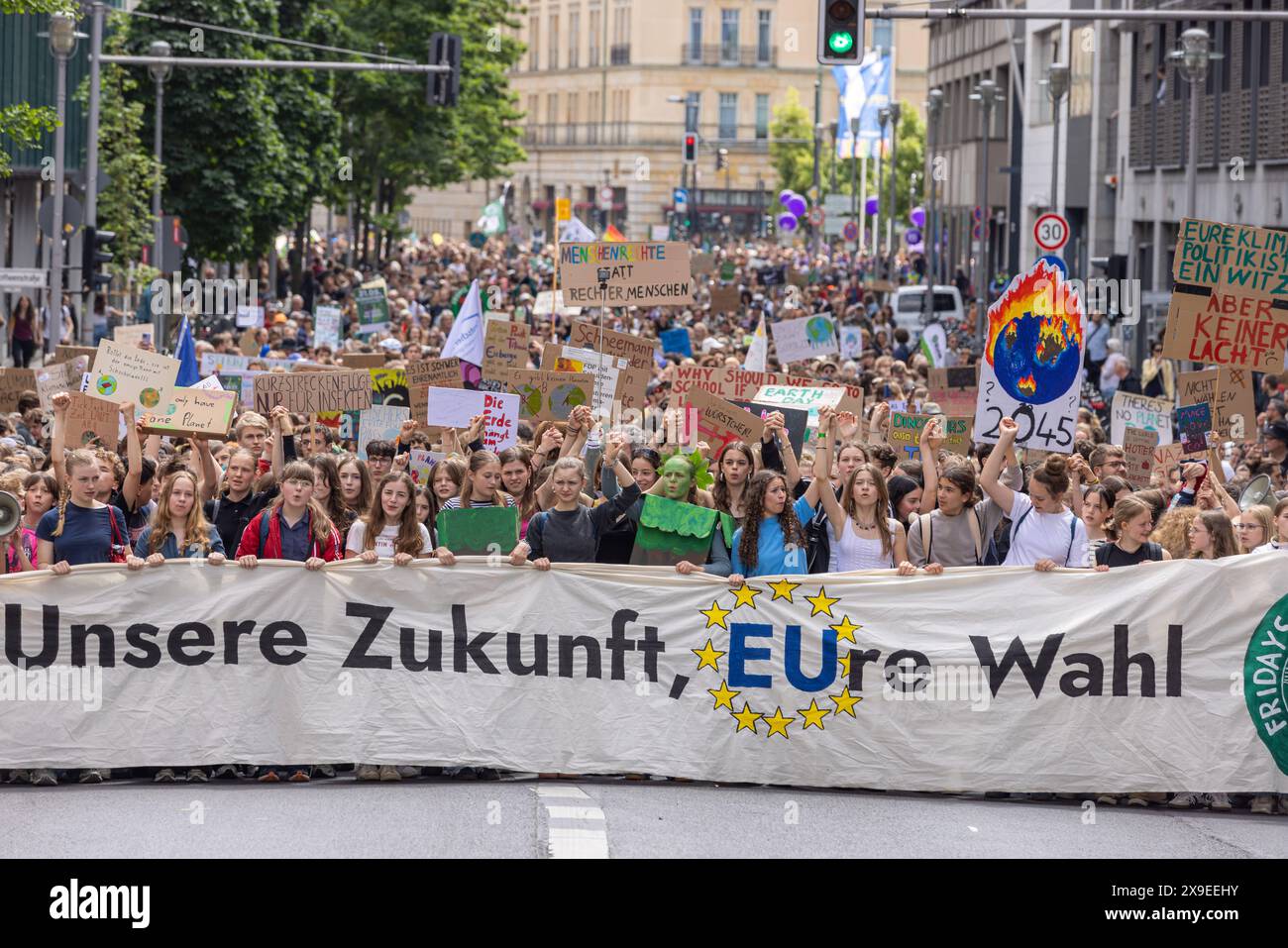 Klimastreik zur EU-Wahl Deutschland, Berlin am 31.05.2024: Samira ...