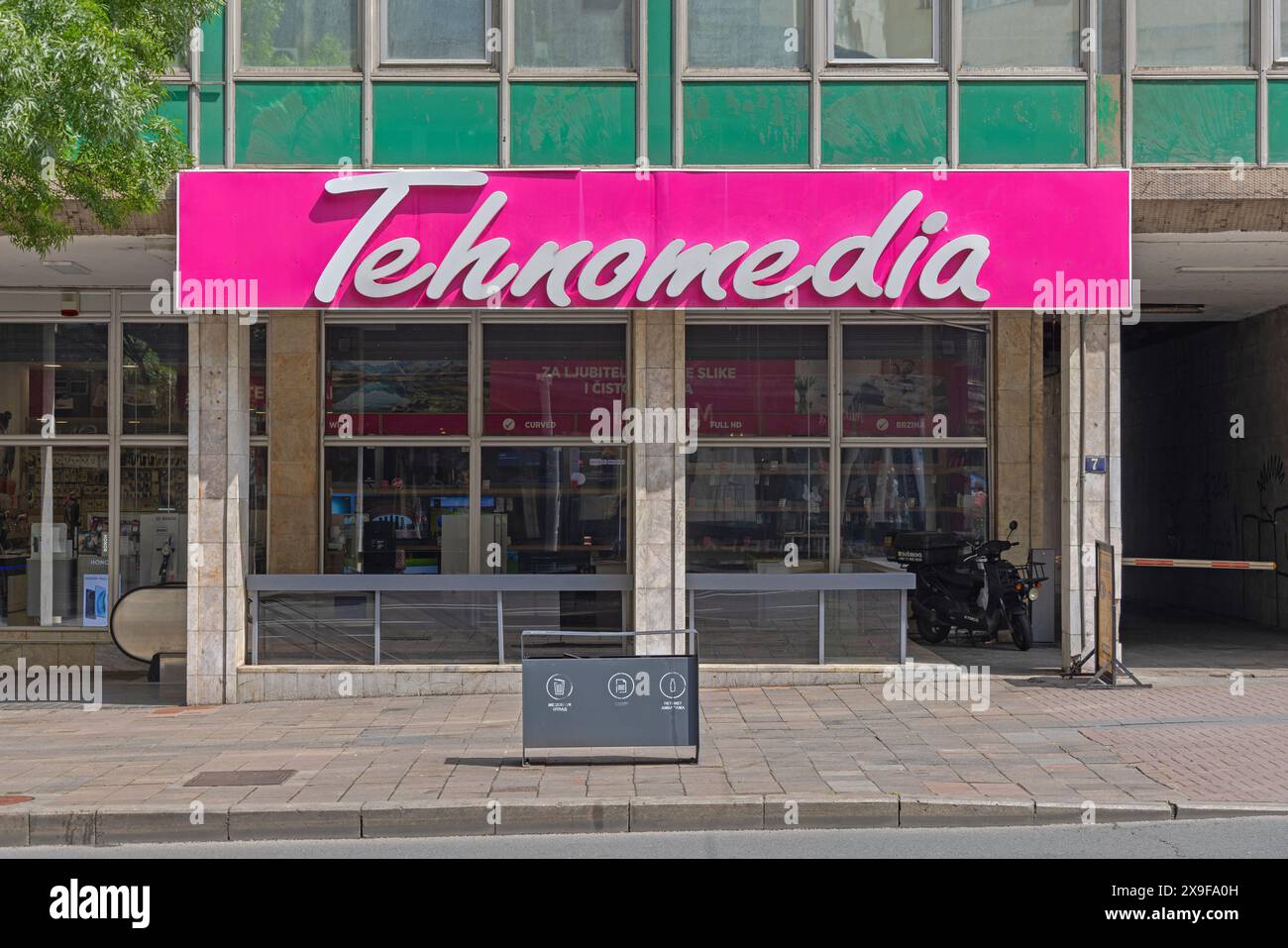 Belgrad, Serbien - 4. Mai 2024: Großer Tehnomedia Appliance Store in ...