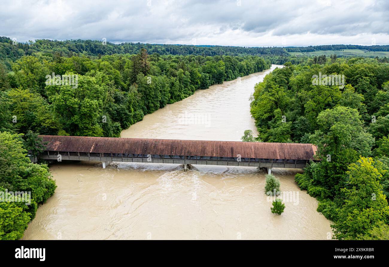 Kleinandelfingen, Schweiz, 1. Juni 2024: Auch der Thur ist nach dem ...