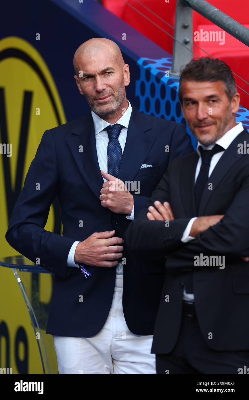 Spielertunnel dortmund -Fotos und -Bildmaterial in hoher Auflösung – Alamy