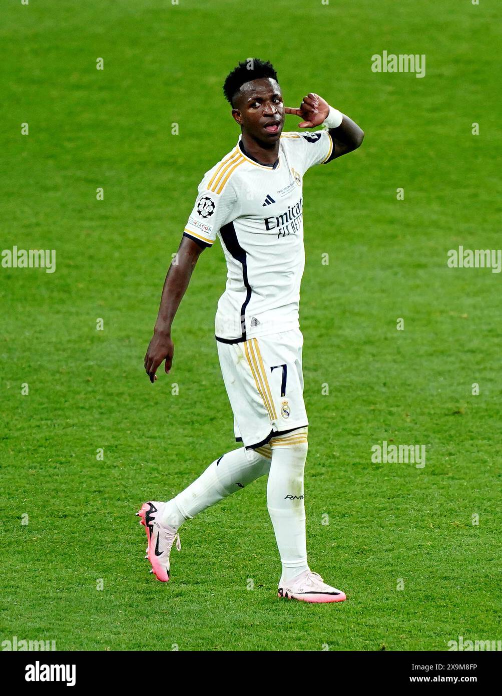 Real Madrids Vinicius Junior feiert das zweite Tor des Spiels im Finale der UEFA Champions ...