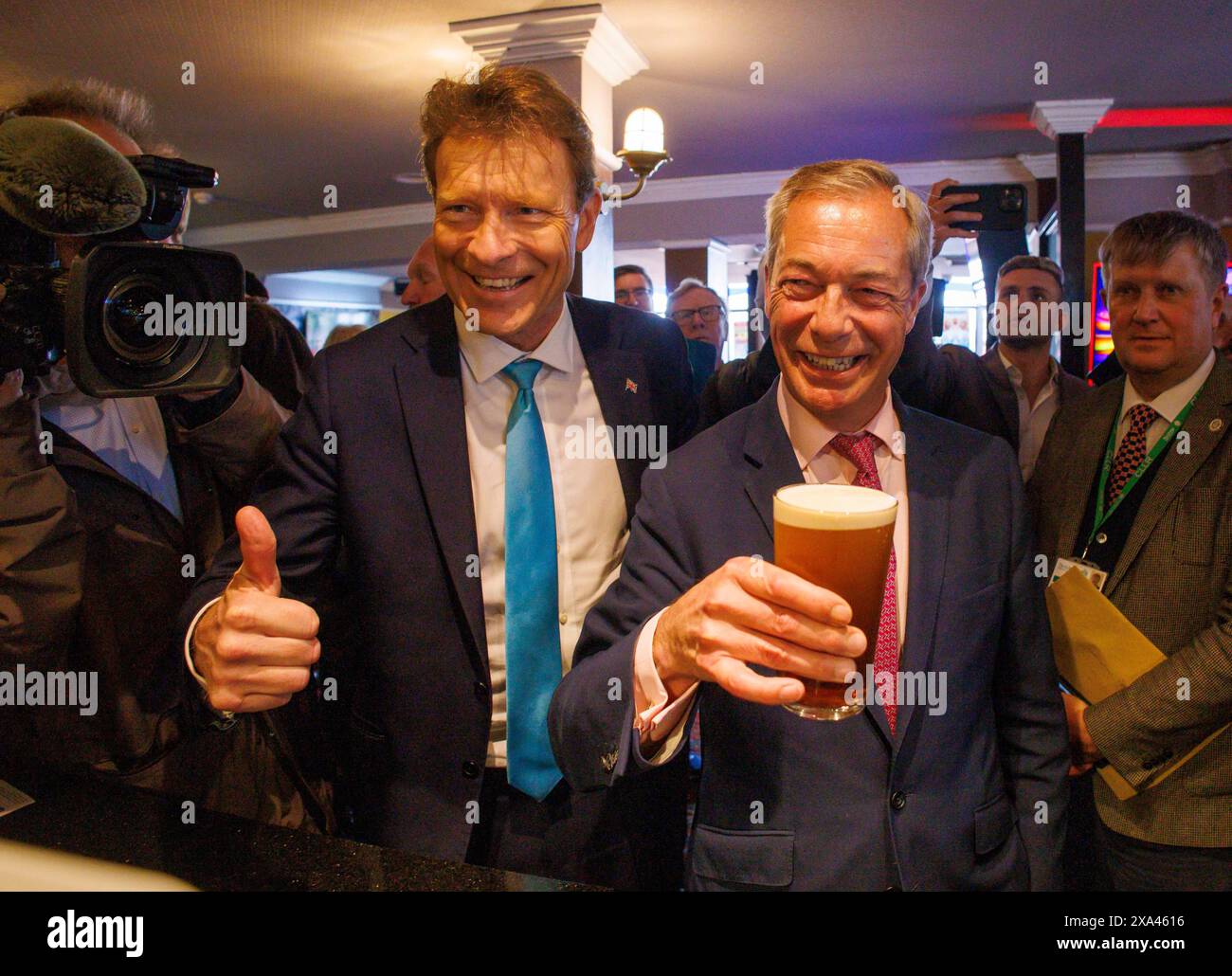 London, Großbritannien. Juni 2024. Reformführer Nigel Farage im Mond ...