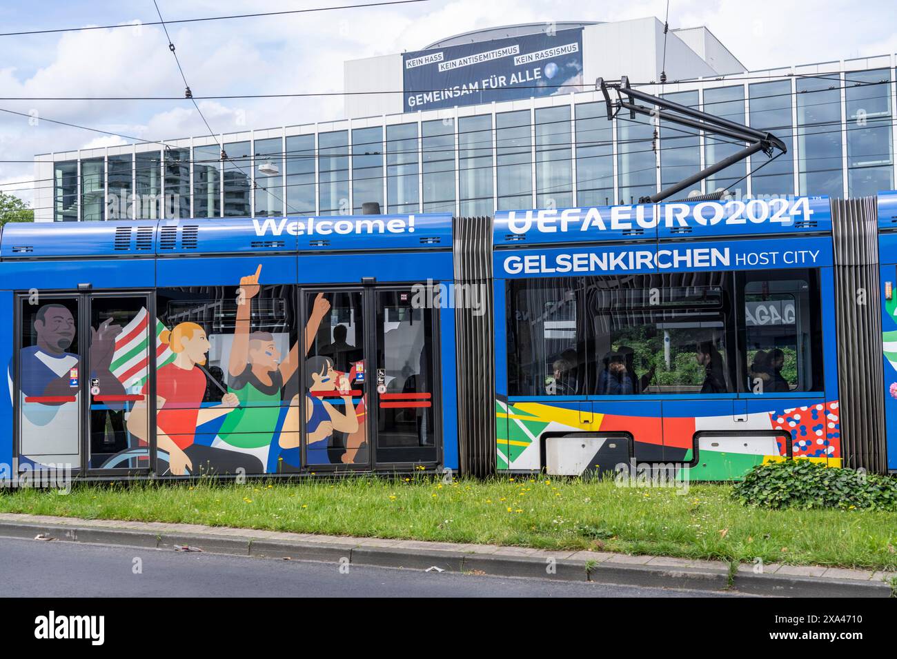 BOGESTRA Straßenbahn im offiziellen Design der Fußball ...