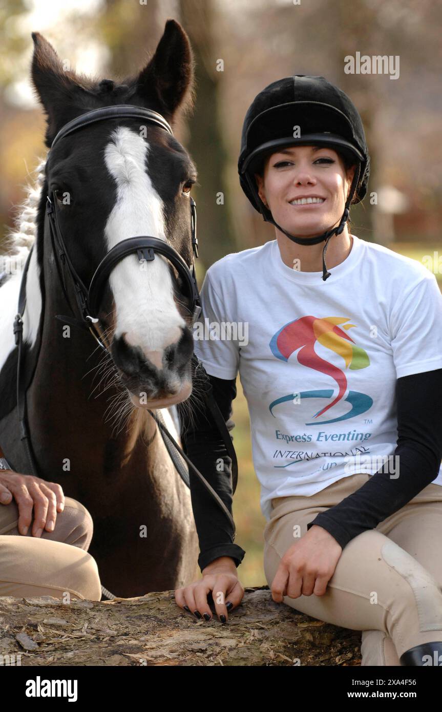 Tara Palmer-Tomkinson trainiert heute auf ihrem Pferd Barney an der ...