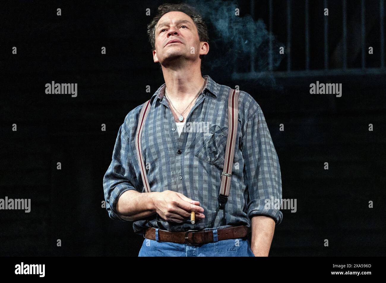 Dominic West (Eddie Carbone) in Einem BLICK VON DER BRÜCKE von Arthur ...