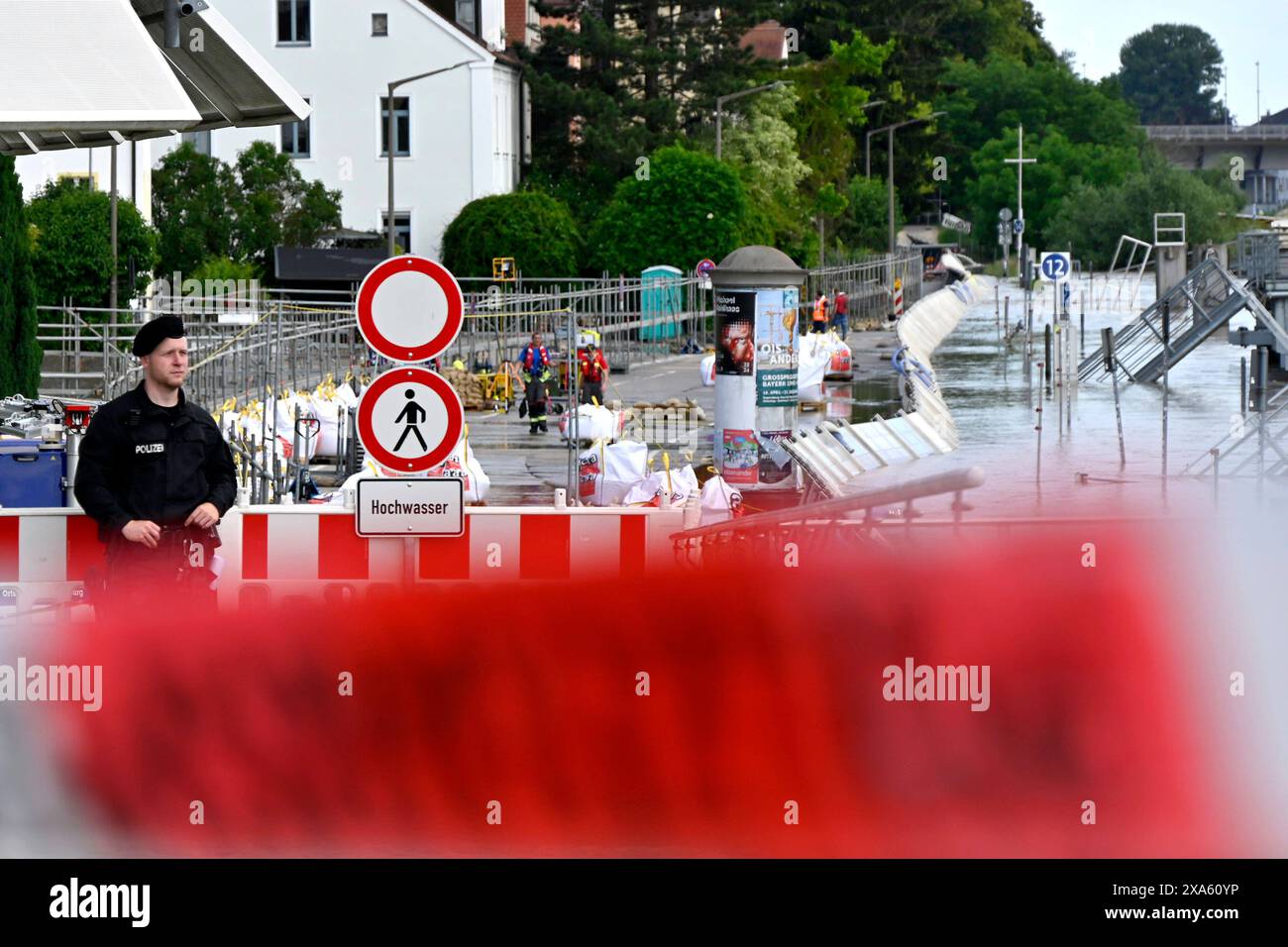 Impression vom Donau-Hochwasser in Regensburg. Aufgrund der angspannten Hochwasserlage hat die ...