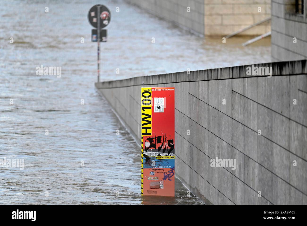 Impression vom Donau-Hochwasser in Regensburg. Aufgrund der angspannten Hochwasserlage hat die ...