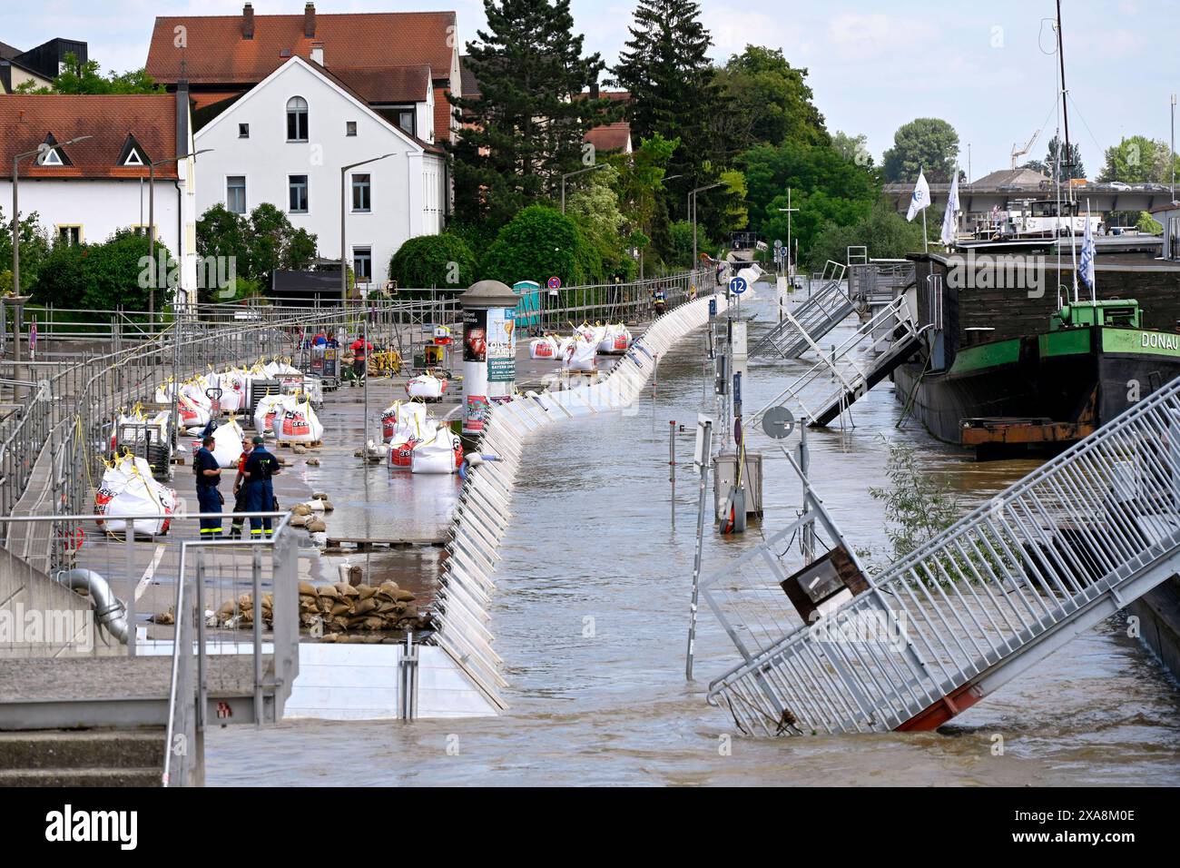 Impression vom Donau-Hochwasser in Regensburg. Aufgrund der angspannten Hochwasserlage hat die ...