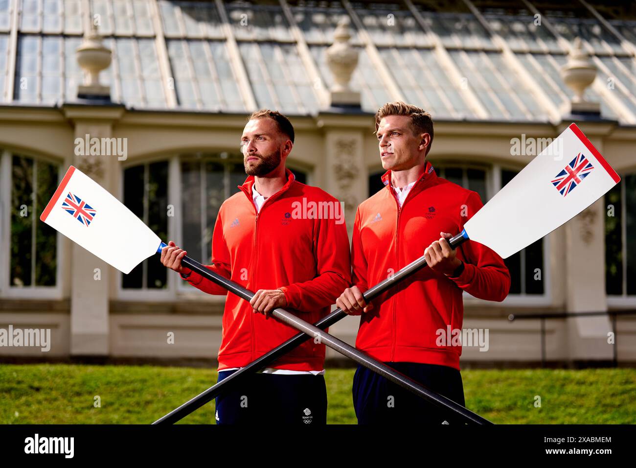 l-r; Ollie Wynne-Griffith und Tom George, die bei der Ankündigung des ...