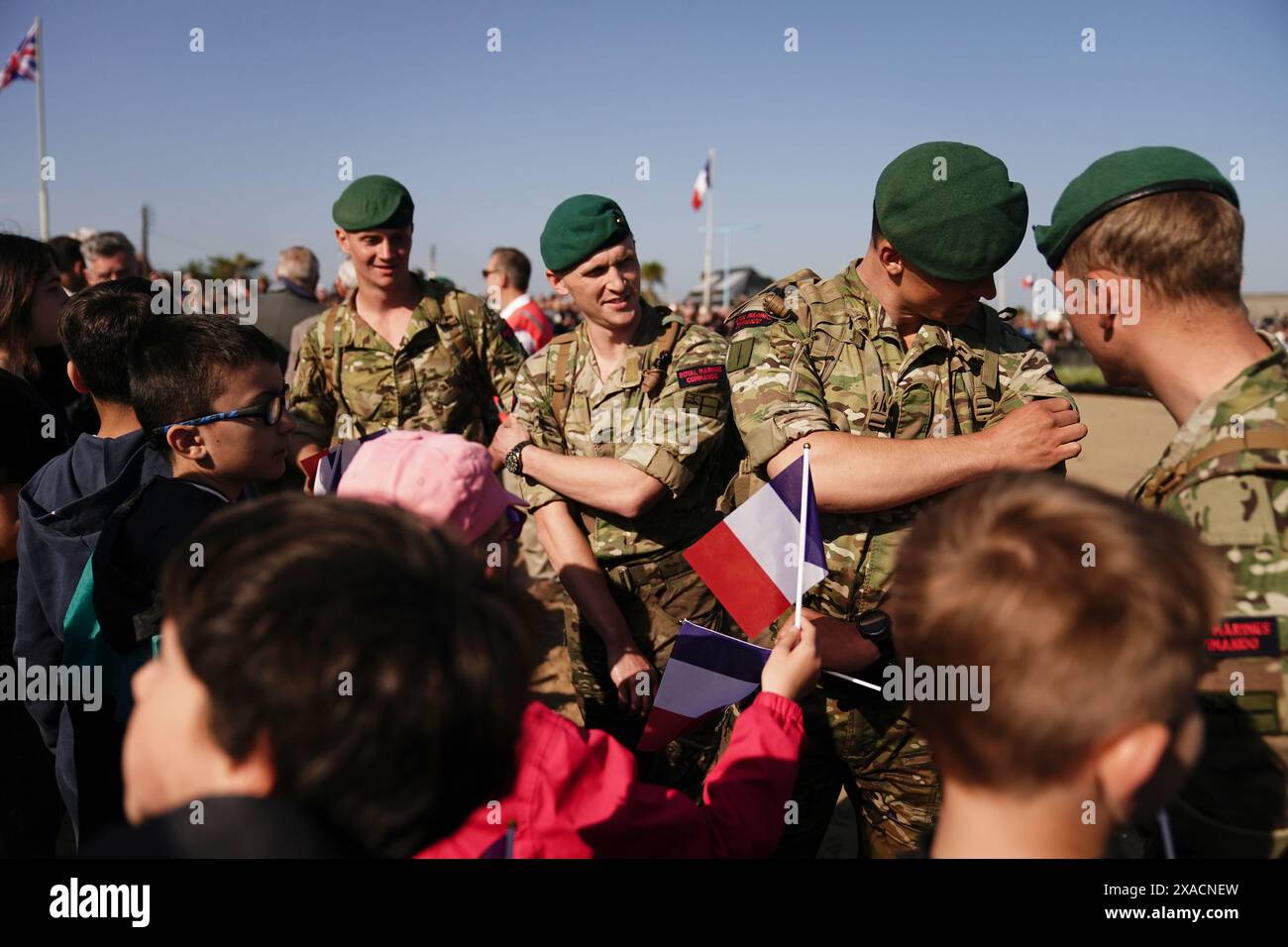 Eine Strandlandung durch die Royal Marines von 47 Commando in Asnelles ...