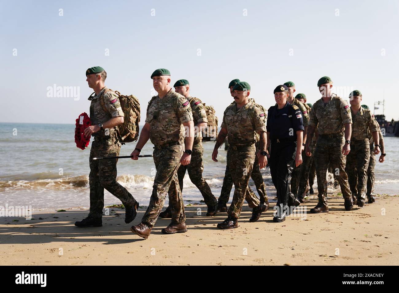 Eine Strandlandung durch die Royal Marines von 47 Commando in Asnelles ...