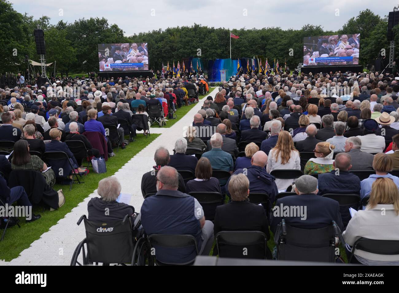 Veteranen und Gäste während der Gedenkfeier der Royal British Legion im ...