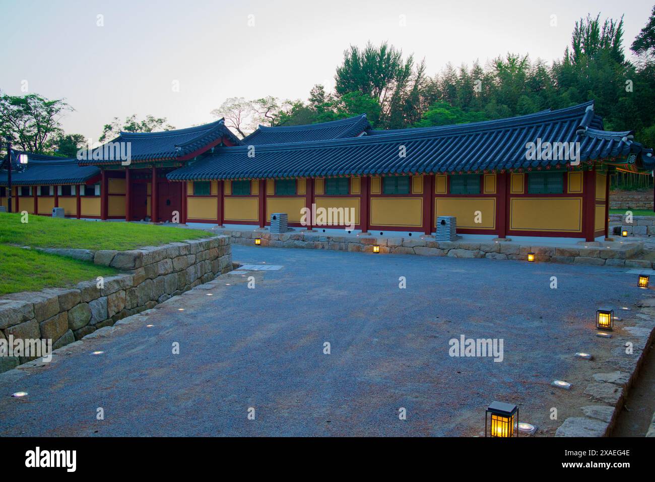 Samcheok, Südkorea - 18. Mai 2024: Ein wunderschön beleuchtetes ...