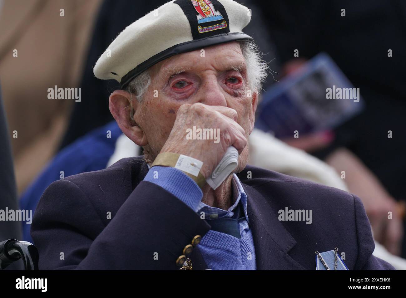 Der Veteran Victor Walker wird während des Gedenkdienstes der Royal ...