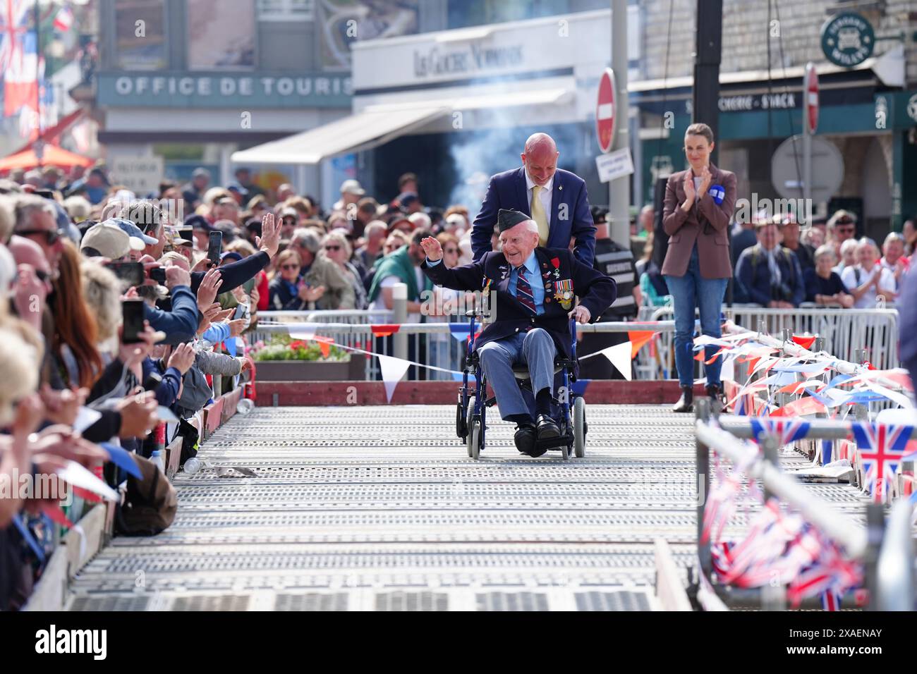 Der Veteran Bernard Morgan, 100, nach der Veteranenparade mit dem ...