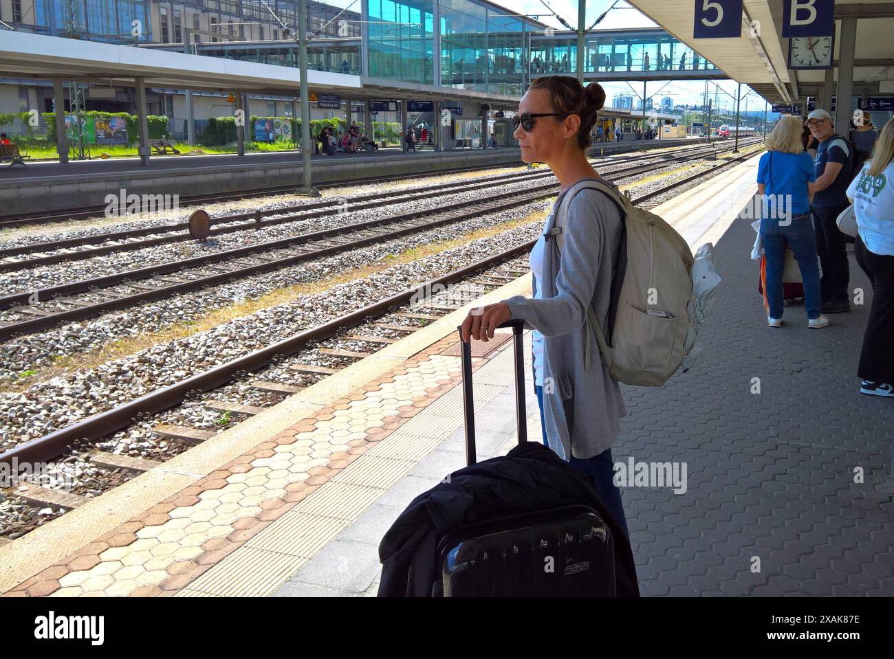 DB Deutsche Bahn, Zug-Verspätung von ICE 92 nach Hamburg-Altona über ...